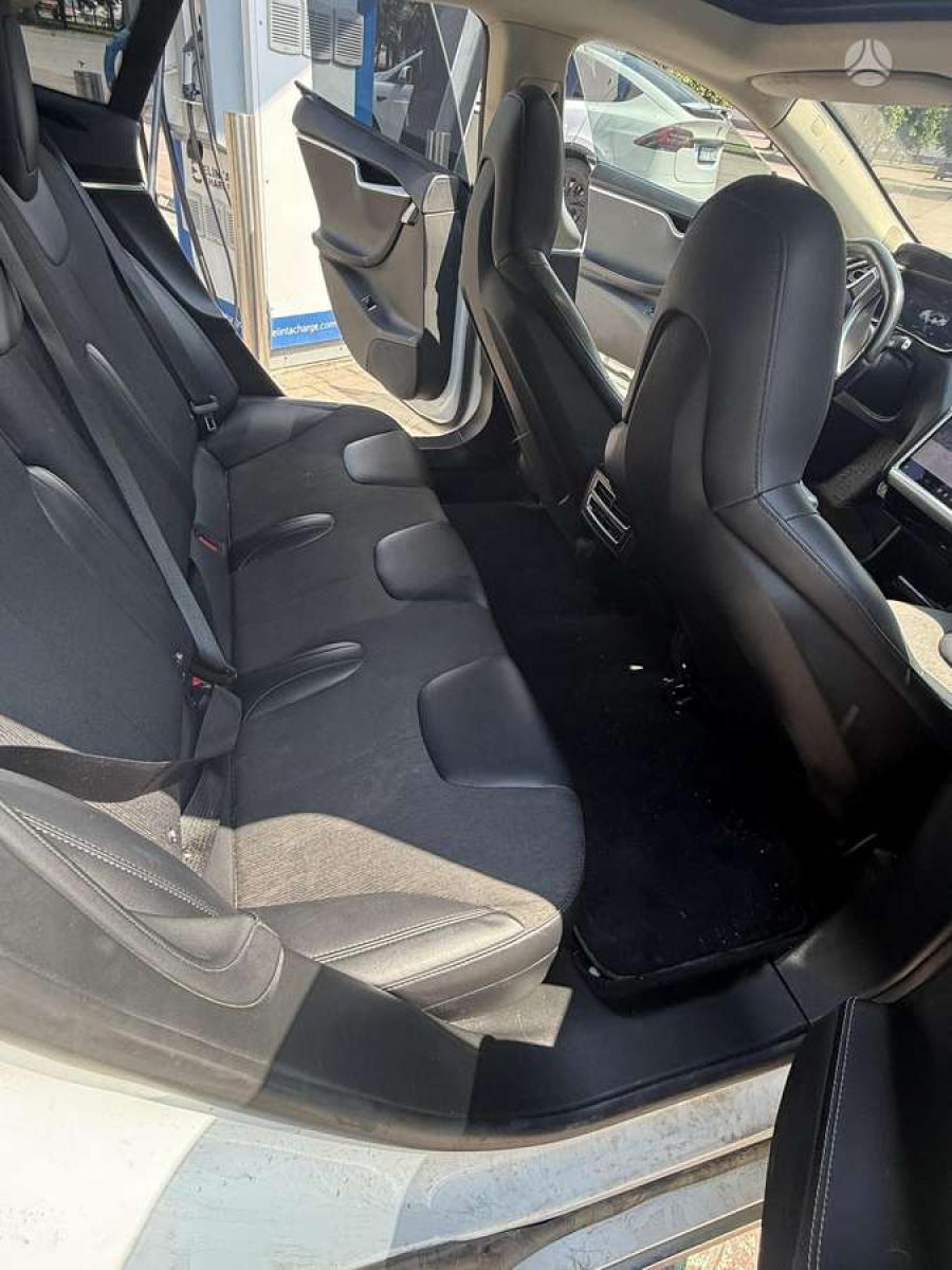 Balts Tesla Model S 2015 Marijampole, ar dzinēja tilpumu 0.00 L un nobraukumu 306 tūkst. km par 14500 €, foto 12 vietnē AUTOMOTO.COM.LV