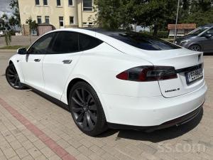 White Tesla Model S 2015 in Bauska, with an engine capacity of 0.00 L and mileage of 218 thousand km for 14990 €, photo 5 on AUTOMOTO.COM.LV