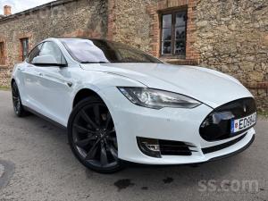 White Tesla Model S 2015 in Bauska, with an engine capacity of 0.00 L and mileage of 218 thousand km for 14990 €, photo 8 on AUTOMOTO.COM.LV