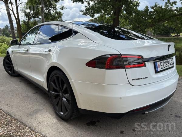 Balts Tesla Model S 2015 Bauska, ar dzinēja tilpumu 0.00 L un nobraukumu 218 tūkst. km par 14990 €, foto 8 vietnē AUTOMOTO.COM.LV
