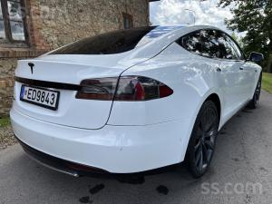 White Tesla Model S 2015 in Bauska, with an engine capacity of 0.00 L and mileage of 218 thousand km for 14990 €, photo 13 on AUTOMOTO.COM.LV