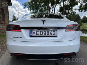 White Tesla Model S 2015 in Bauska, with an engine capacity of 0.00 L and mileage of 218 thousand km for 14990 €, photo 14 on AUTOMOTO.COM.LV