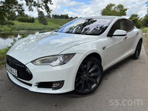 White Tesla Model S 2015 in Bauska, with an engine capacity of 0.00 L and mileage of 218 thousand km for 14990 €, photo 16 on AUTOMOTO.COM.LV