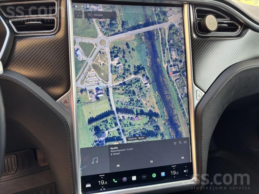 White Tesla Model S 2015 in Bauska, with an engine capacity of 0.00 L and mileage of 218 thousand km for 14990 €, photo 22 on AUTOMOTO.COM.LV