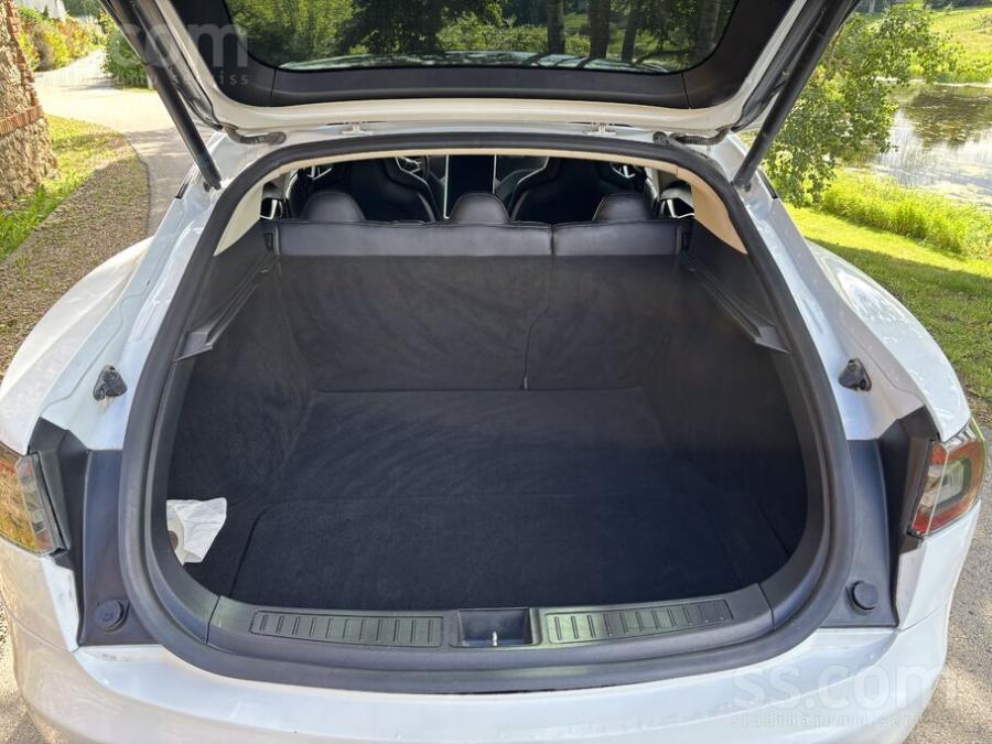 White Tesla Model S 2015 in Bauska, with an engine capacity of 0.00 L and mileage of 218 thousand km for 14990 €, photo 28 on AUTOMOTO.COM.LV
