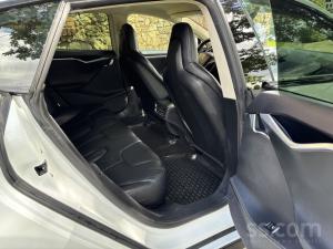 White Tesla Model S 2015 in Bauska, with an engine capacity of 0.00 L and mileage of 218 thousand km for 14990 €, photo 30 on AUTOMOTO.COM.LV