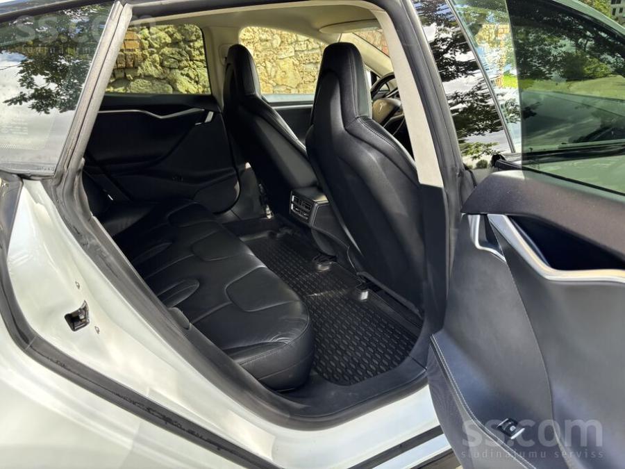 White Tesla Model S 2015 in Bauska, with an engine capacity of 0.00 L and mileage of 218 thousand km for 14990 €, photo 30 on AUTOMOTO.COM.LV