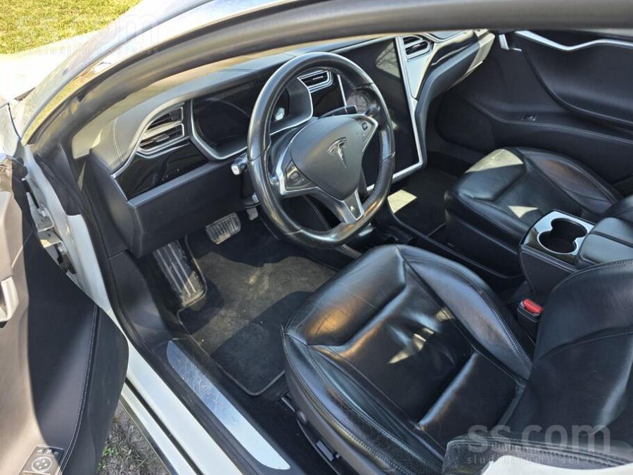 Balts Tesla Model S 2016 Jelgava, ar dzinēja tilpumu 0.00 L un nobraukumu 326 tūkst. km par 10300 €, foto 6 vietnē AUTOMOTO.COM.LV