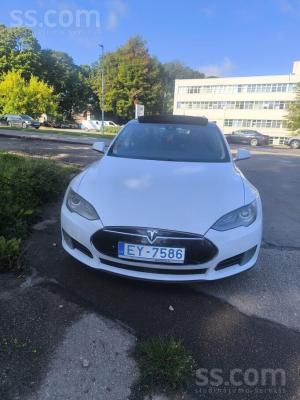 Balts Tesla Model S 2016 Rīga, ar dzinēja tilpumu 0.00 L un nobraukumu 340 tūkst. km par 14000 €, foto  vietnē AUTOMOTO.COM.LV