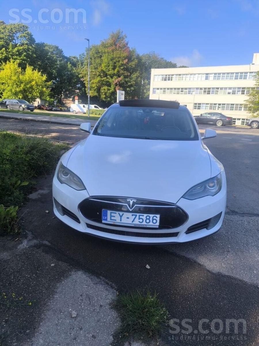 Balts Tesla Model S 2016 Rīga, ar dzinēja tilpumu 0.00 L un nobraukumu 340 tūkst. km par 14000 €, foto 1 vietnē AUTOMOTO.COM.LV