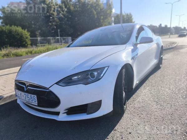 White Tesla Model S 2016 in Riga, with an engine capacity of 0.00 L and mileage of 340 thousand km for 12500 €, photo 1 on AUTOMOTO.COM.LV