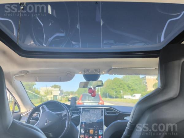 White Tesla Model S 2016 in Riga, with an engine capacity of 0.00 L and mileage of 340 thousand km for 12500 €, photo 4 on AUTOMOTO.COM.LV