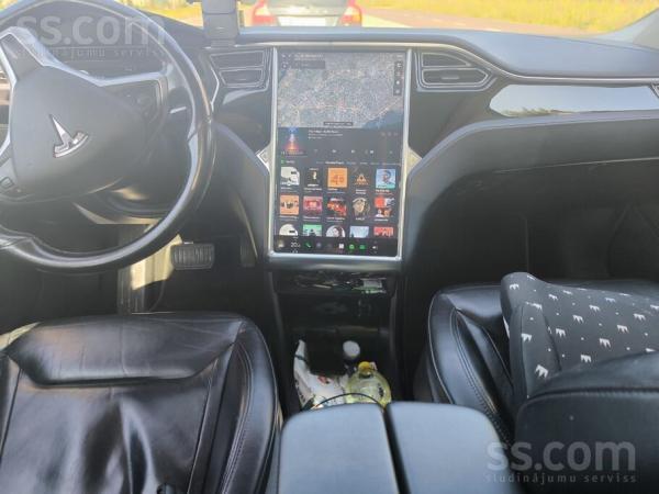 White Tesla Model S 2016 in Riga, with an engine capacity of 0.00 L and mileage of 340 thousand km for 12500 €, photo 5 on AUTOMOTO.COM.LV