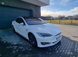 White Tesla Model S 2017 in Kaunas, with an engine capacity of 0.00 L and mileage of 164 thousand km for 17500 €, photo  on AUTOMOTO.COM.LV