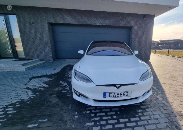 White Tesla Model S 2017 in Kaunas, with an engine capacity of 0.00 L and mileage of 164 thousand km for 17500 €, photo 2 on AUTOMOTO.COM.LV