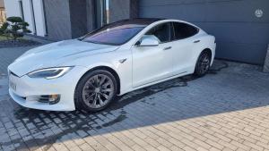 White Tesla Model S 2017 in Kaunas, with an engine capacity of 0.00 L and mileage of 164 thousand km for 17500 €, photo 7 on AUTOMOTO.COM.LV