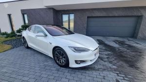 White Tesla Model S 2017 in Kaunas, with an engine capacity of 0.00 L and mileage of 164 thousand km for 17500 €, photo 8 on AUTOMOTO.COM.LV