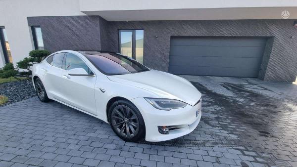White Tesla Model S 2017 in Kaunas, with an engine capacity of 0.00 L and mileage of 164 thousand km for 17500 €, photo 10 on AUTOMOTO.COM.LV