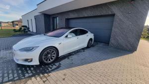 White Tesla Model S 2017 in Kaunas, with an engine capacity of 0.00 L and mileage of 164 thousand km for 17500 €, photo 11 on AUTOMOTO.COM.LV