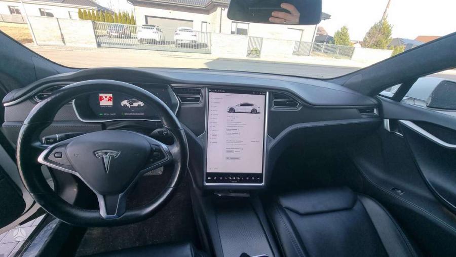 White Tesla Model S 2017 in Kaunas, with an engine capacity of 0.00 L and mileage of 164 thousand km for 17500 €, photo 12 on AUTOMOTO.COM.LV