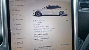 White Tesla Model S 2017 in Kaunas, with an engine capacity of 0.00 L and mileage of 164 thousand km for 17500 €, photo 15 on AUTOMOTO.COM.LV
