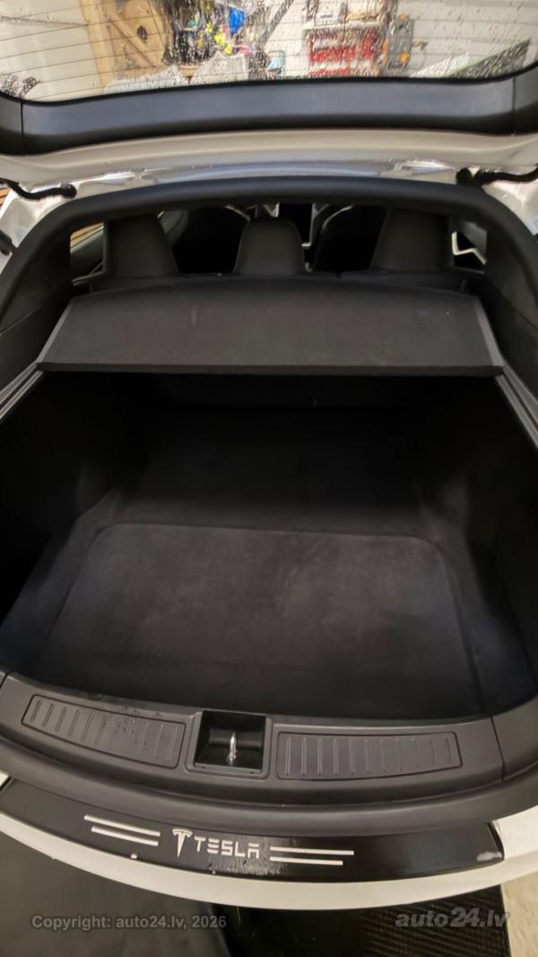 White Tesla Model S 2017 in Parnu, with an engine capacity of 0.00 L and mileage of 125 thousand km for 23600 €, photo 11 on AUTOMOTO.COM.LV