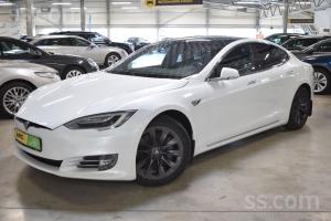 White Tesla Model S 2017 in Riga, with an engine capacity of 0.00 L and mileage of 184 thousand km for 24900 €, photo  on AUTOMOTO.COM.LV