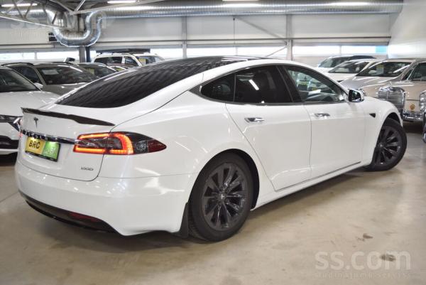 White Tesla Model S 2017 in Riga, with an engine capacity of 0.00 L and mileage of 184 thousand km for 24900 €, photo 2 on AUTOMOTO.COM.LV