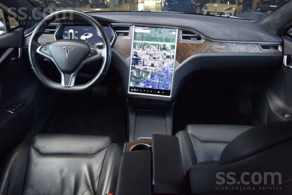 White Tesla Model S 2017 in Riga, with an engine capacity of 0.00 L and mileage of 184 thousand km for 24900 €, photo 4 on AUTOMOTO.COM.LV