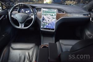 White Tesla Model S 2017 in Riga, with an engine capacity of 0.00 L and mileage of 184 thousand km for 24900 €, photo 5 on AUTOMOTO.COM.LV