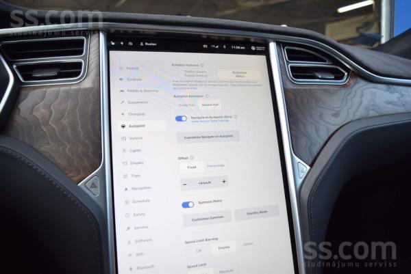 White Tesla Model S 2017 in Riga, with an engine capacity of 0.00 L and mileage of 184 thousand km for 24900 €, photo 6 on AUTOMOTO.COM.LV