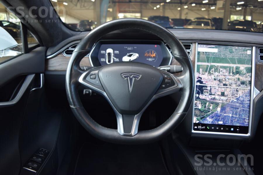 White Tesla Model S 2017 in Riga, with an engine capacity of 0.00 L and mileage of 184 thousand km for 24900 €, photo 13 on AUTOMOTO.COM.LV