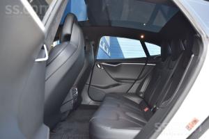 White Tesla Model S 2017 in Riga, with an engine capacity of 0.00 L and mileage of 184 thousand km for 24900 €, photo 15 on AUTOMOTO.COM.LV