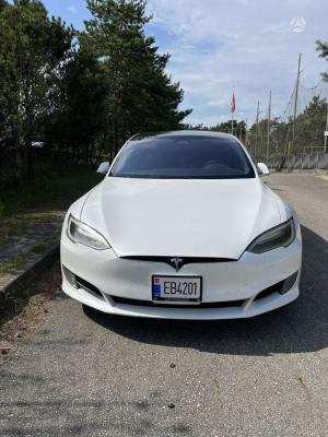White Tesla Model S 2017 in Kaunas, with an engine capacity of 0.00 L and mileage of 175 thousand km for 18600 €, photo 3 on AUTOMOTO.COM.LV