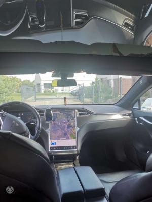 White Tesla Model S 2017 in Kaunas, with an engine capacity of 0.00 L and mileage of 175 thousand km for 18600 €, photo 18 on AUTOMOTO.COM.LV
