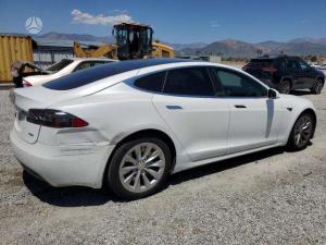 White Tesla Model S 2017 in Kaunas, with an engine capacity of 0.00 L and mileage of 175 thousand km for 18600 €, photo 19 on AUTOMOTO.COM.LV