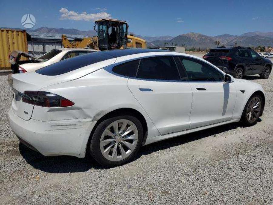 White Tesla Model S 2017 in Kaunas, with an engine capacity of 0.00 L and mileage of 175 thousand km for 18600 €, photo 19 on AUTOMOTO.COM.LV