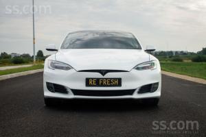White Tesla Model S 2017 in Jelgava, with an engine capacity of 0.00 L and mileage of 166 thousand km for 19500 €, photo 3 on AUTOMOTO.COM.LV