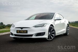 White Tesla Model S 2017 in Jelgava, with an engine capacity of 0.00 L and mileage of 166 thousand km for 19500 €, photo 4 on AUTOMOTO.COM.LV