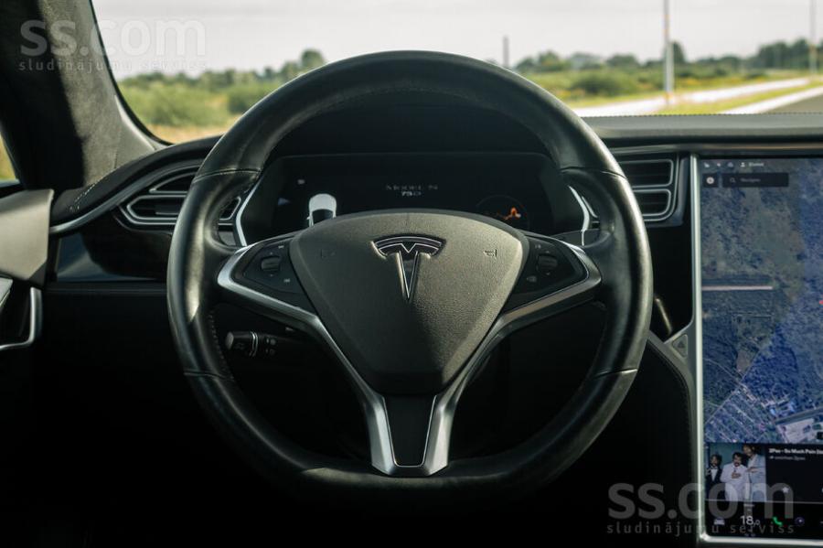 White Tesla Model S 2017 in Jelgava, with an engine capacity of 0.00 L and mileage of 166 thousand km for 19500 €, photo 11 on AUTOMOTO.COM.LV