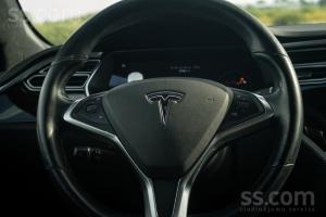 White Tesla Model S 2017 in Jelgava, with an engine capacity of 0.00 L and mileage of 166 thousand km for 19500 €, photo 12 on AUTOMOTO.COM.LV