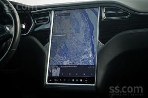 White Tesla Model S 2017 in Jelgava, with an engine capacity of 0.00 L and mileage of 166 thousand km for 19500 €, photo 15 on AUTOMOTO.COM.LV