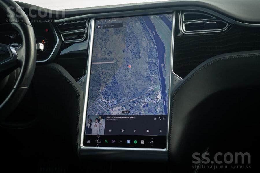White Tesla Model S 2017 in Jelgava, with an engine capacity of 0.00 L and mileage of 166 thousand km for 19500 €, photo 15 on AUTOMOTO.COM.LV