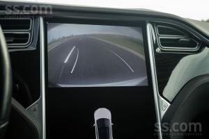 White Tesla Model S 2017 in Jelgava, with an engine capacity of 0.00 L and mileage of 166 thousand km for 19500 €, photo 19 on AUTOMOTO.COM.LV