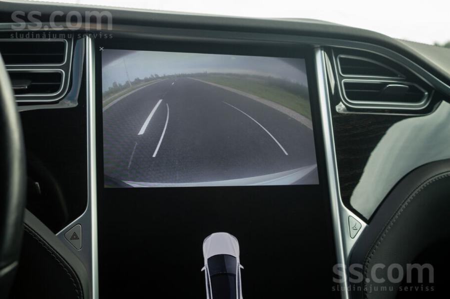 White Tesla Model S 2017 in Jelgava, with an engine capacity of 0.00 L and mileage of 166 thousand km for 19500 €, photo 19 on AUTOMOTO.COM.LV