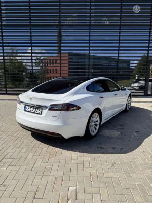 White Tesla Model S 2017 in Klaipeda, with an engine capacity of 0.00 L and mileage of 133 thousand km for 20570 €, photo 6 on AUTOMOTO.COM.LV