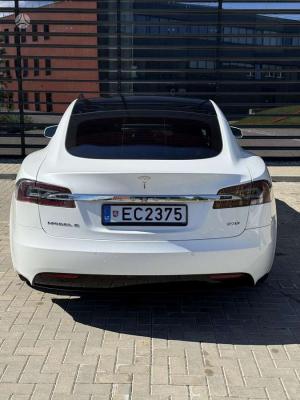 White Tesla Model S 2017 in Klaipeda, with an engine capacity of 0.00 L and mileage of 133 thousand km for 20570 €, photo 7 on AUTOMOTO.COM.LV