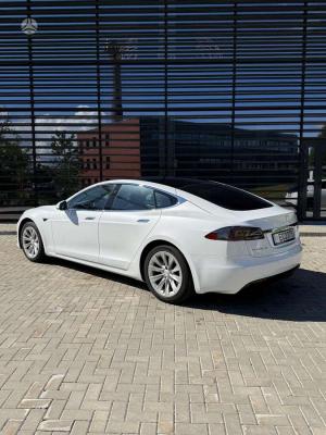 White Tesla Model S 2017 in Klaipeda, with an engine capacity of 0.00 L and mileage of 133 thousand km for 20570 €, photo 10 on AUTOMOTO.COM.LV