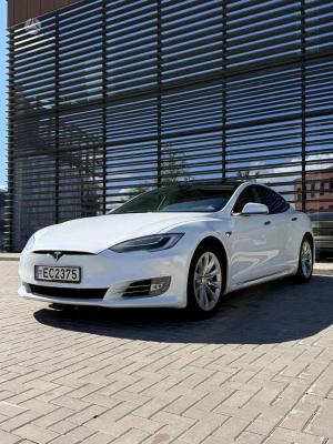 White Tesla Model S 2017 in Klaipeda, with an engine capacity of 0.00 L and mileage of 133 thousand km for 20570 €, photo 11 on AUTOMOTO.COM.LV