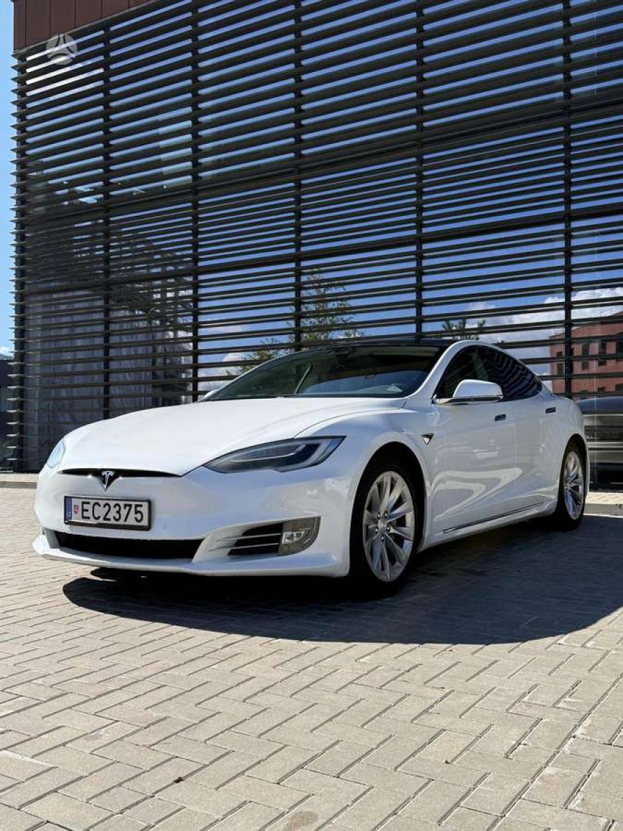 White Tesla Model S 2017 in Klaipeda, with an engine capacity of 0.00 L and mileage of 133 thousand km for 20570 €, photo 11 on AUTOMOTO.COM.LV